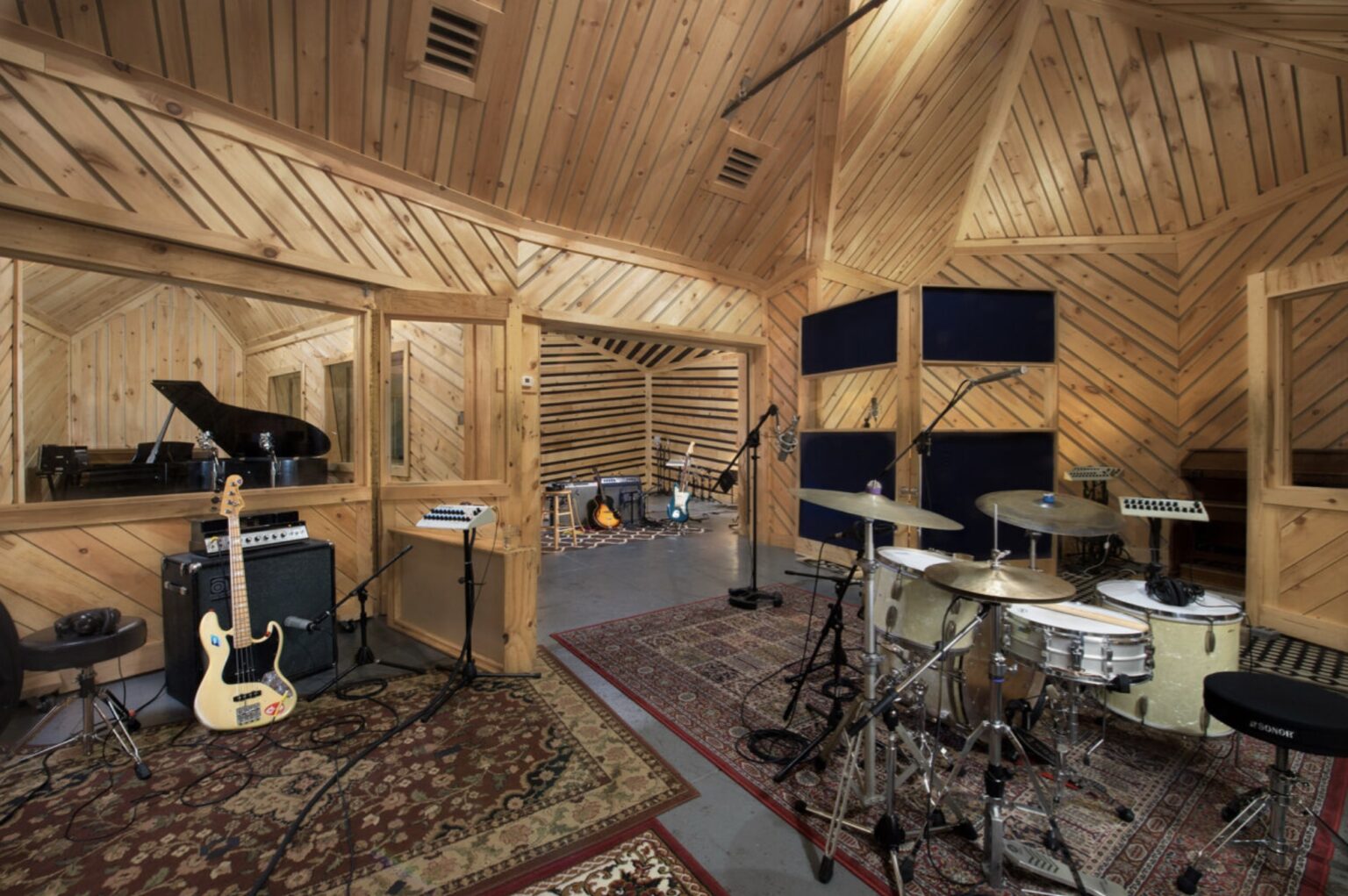 16 Best NYC Recording Studios in 2024 (Ranked & Rated)